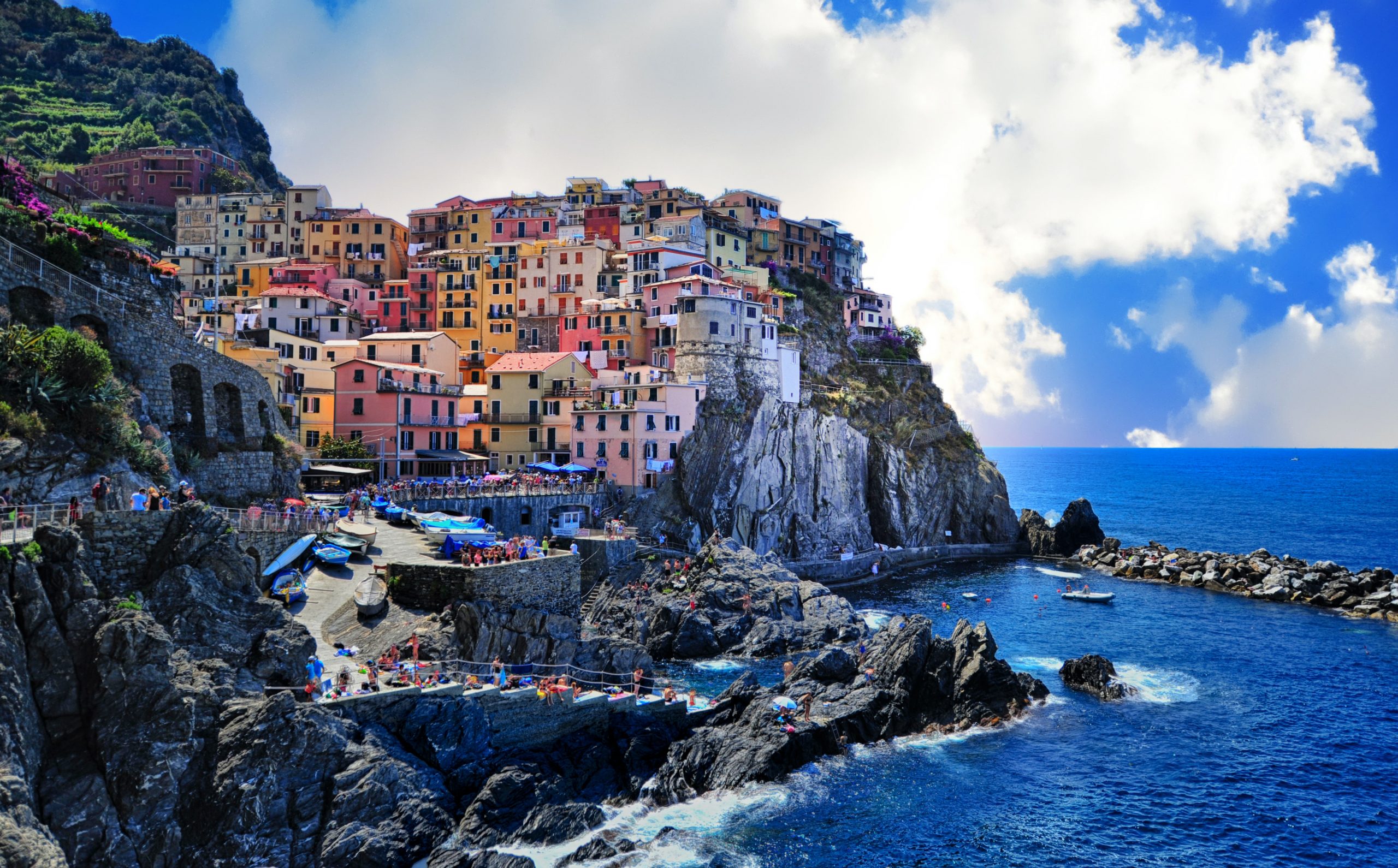 Colorful buildings in the Old Town at Levanto, Italy - Beach Wallpapers