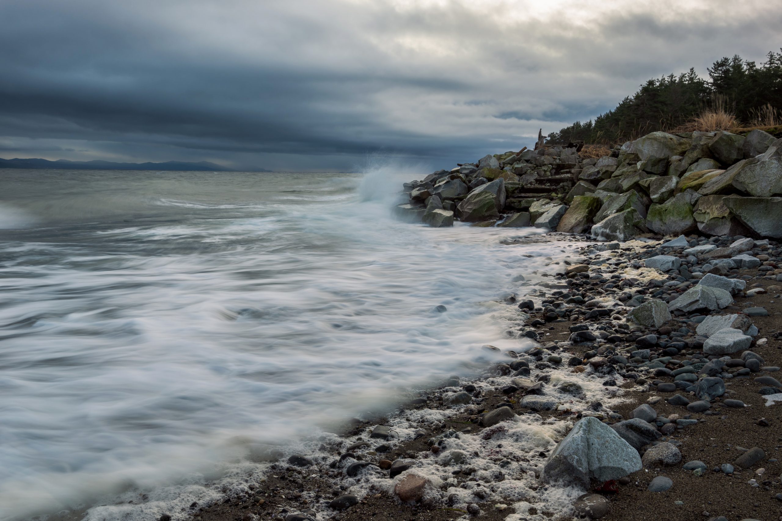 Crashing waves around Comox beach, Canada - Beach Wallpapers