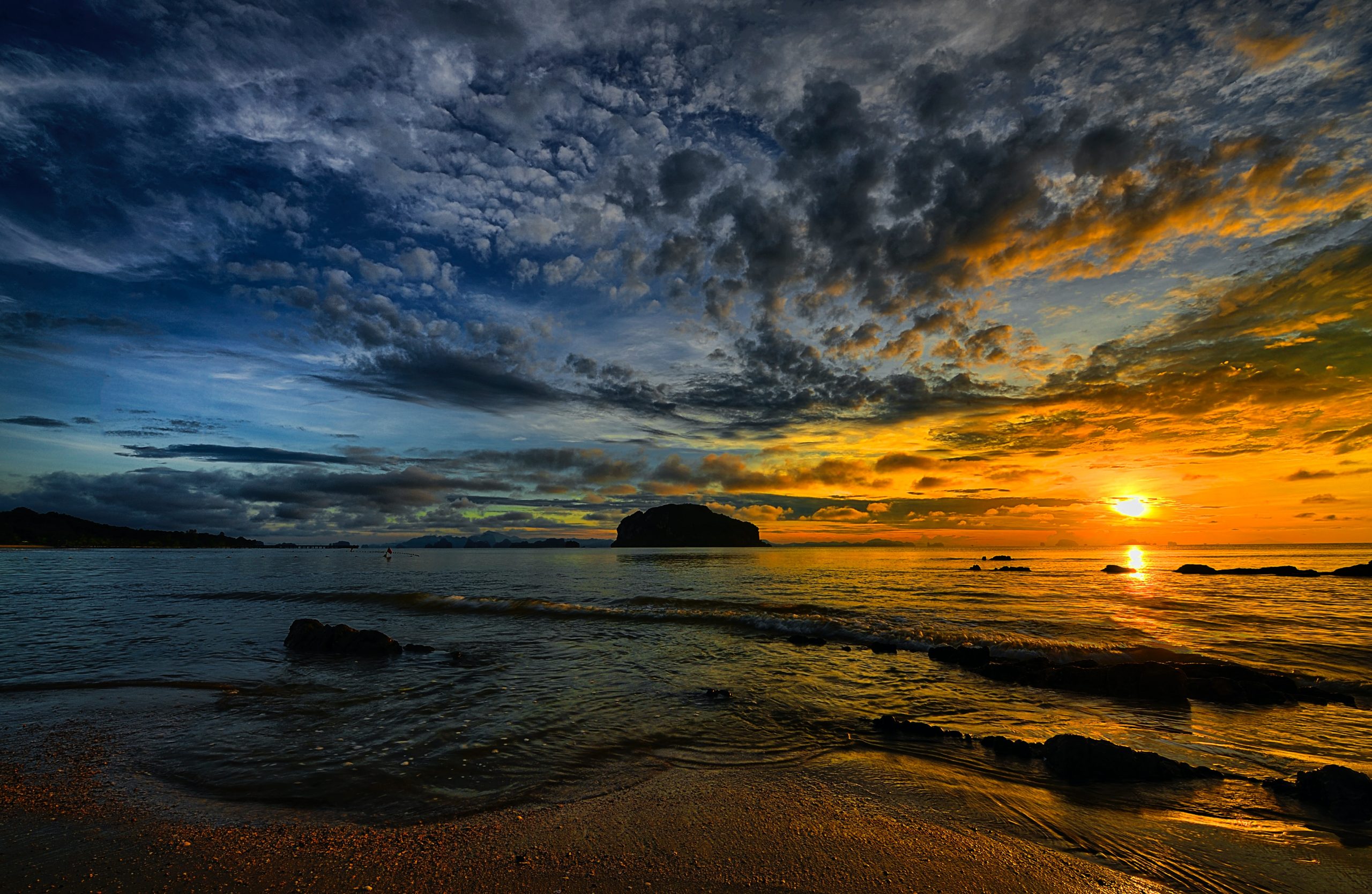 Gorgeous sky over calm ocean in Thailand - Beach Wallpapers