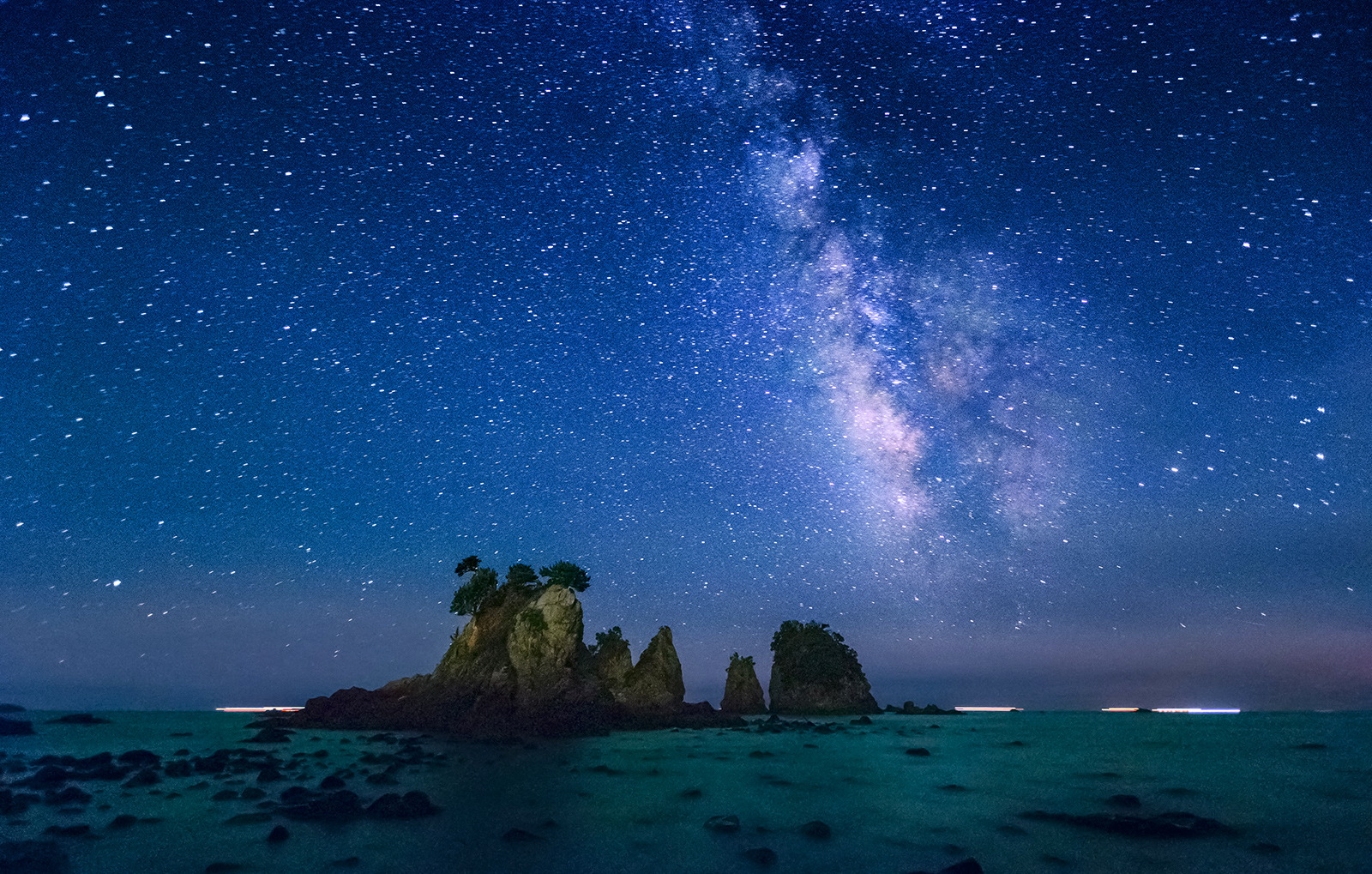 Night view on minokake rocks near the Izu Peninsula, Japan - Beach ...