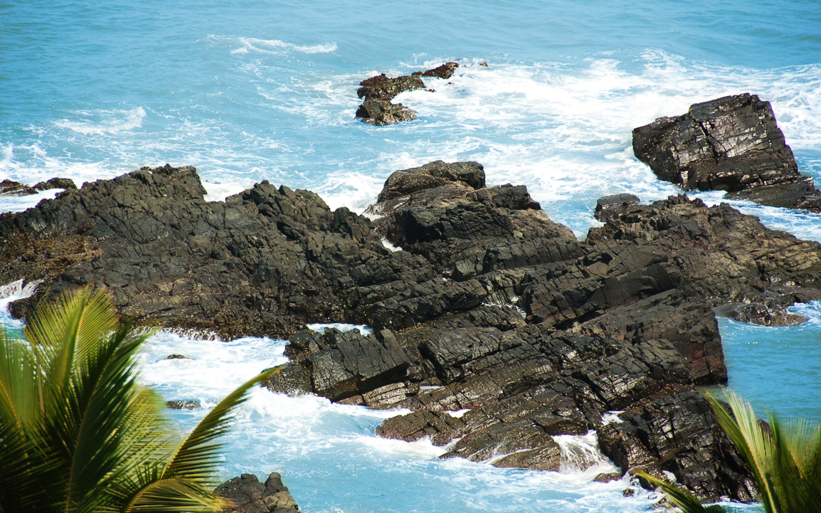 Rocky indian shores beach wallpaper - Beach Wallpapers