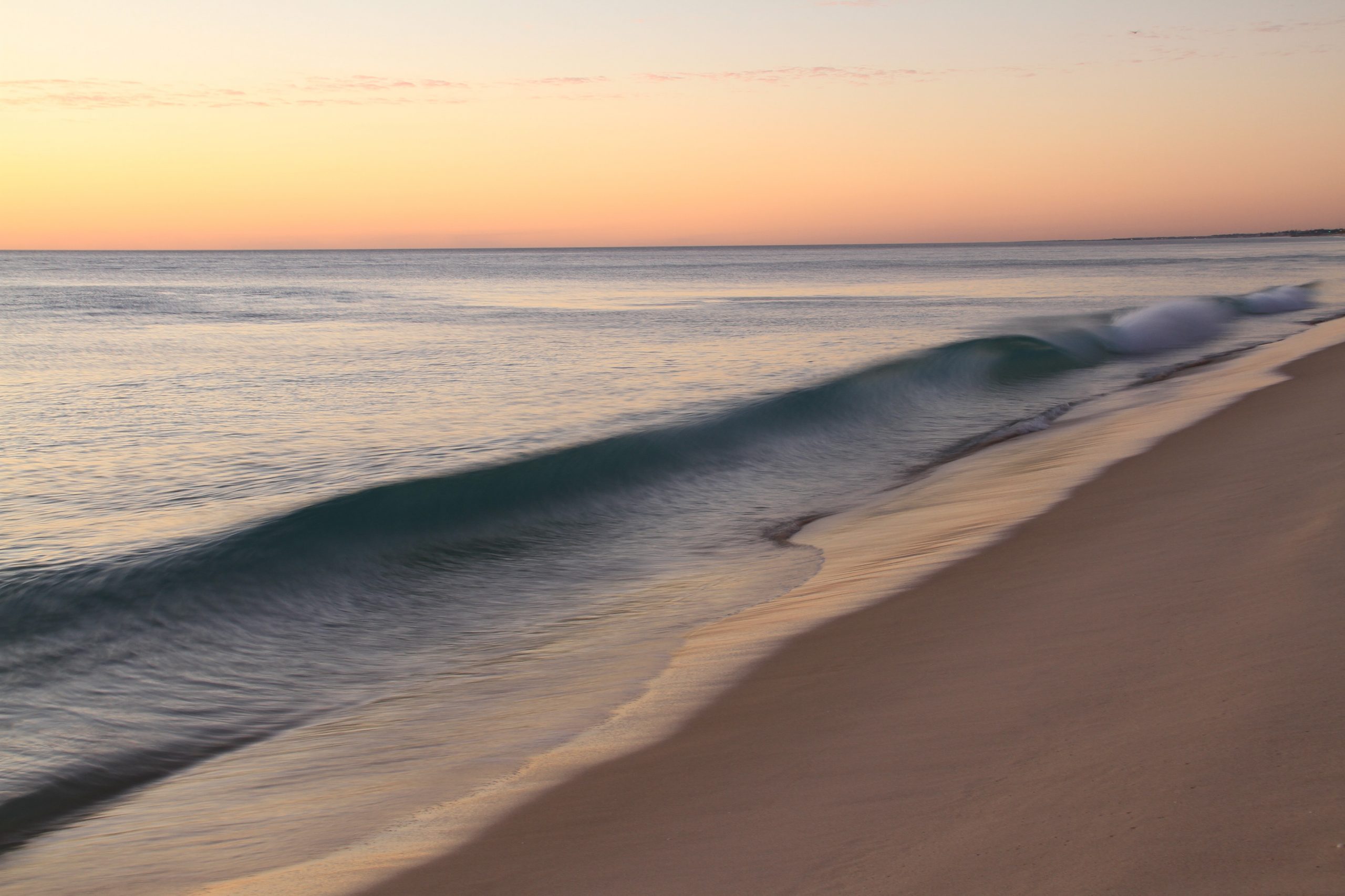 Wavy ocean at Swanbourne beach, Perth, Australia - Beach Wallpapers